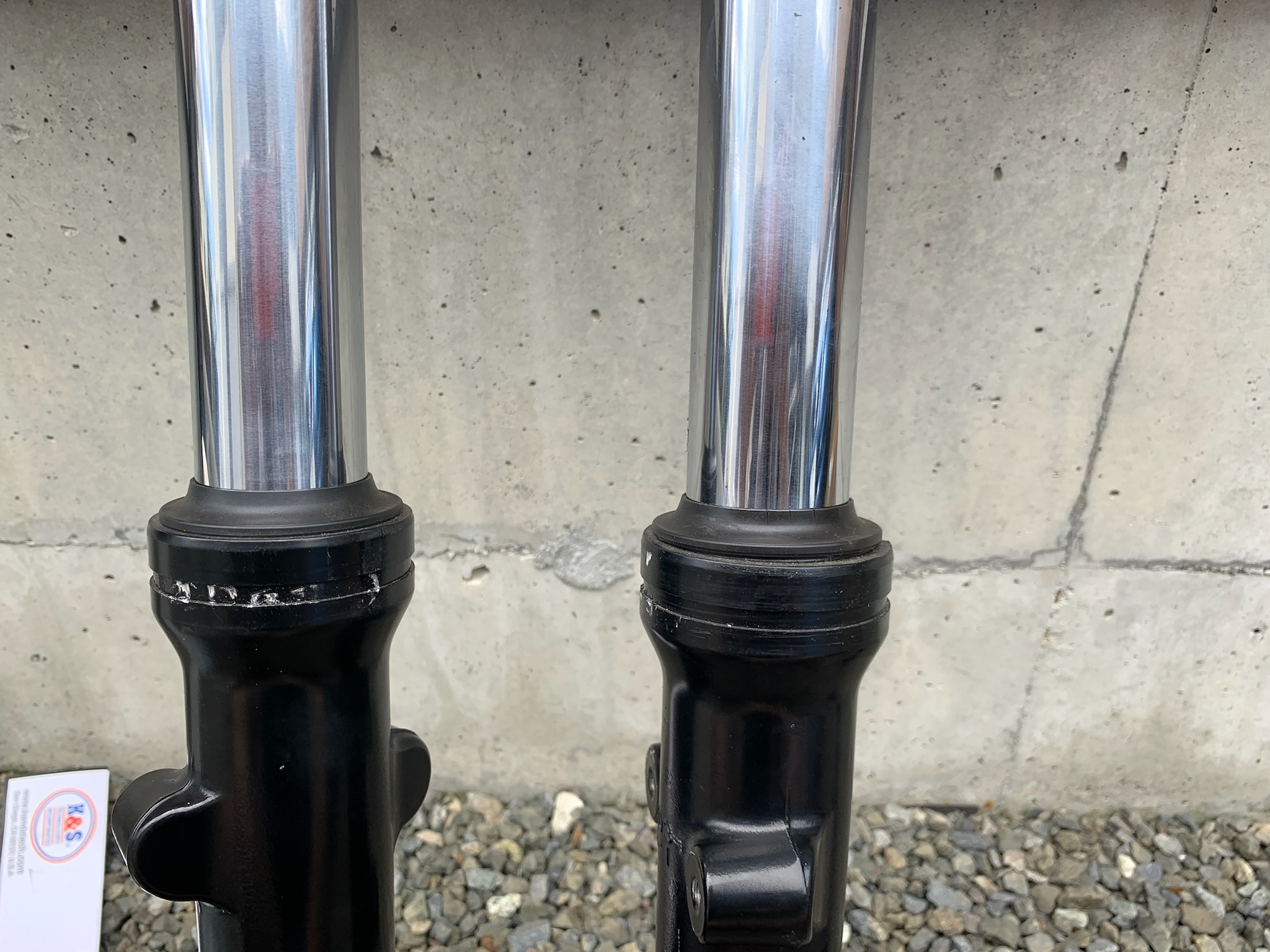 バイクにフォークブーツを取り付け！付け方やメリットを紹介！